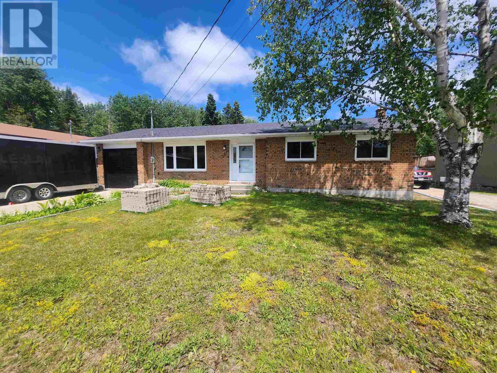 37 Birch ST, Wawa, Ontario P0S1K0 For Sale | HouseSigma