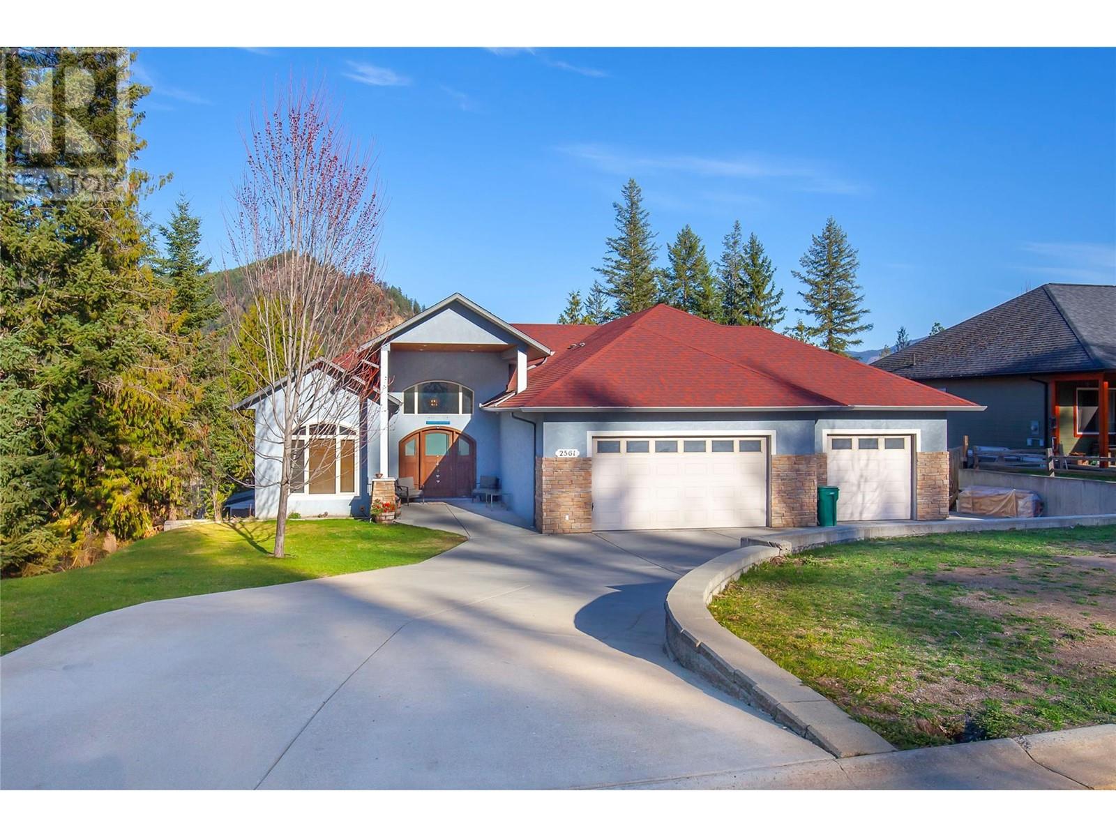 2561 Cedar Ridge Court, Lumby, British Columbia V0E2G5 For Sale ...