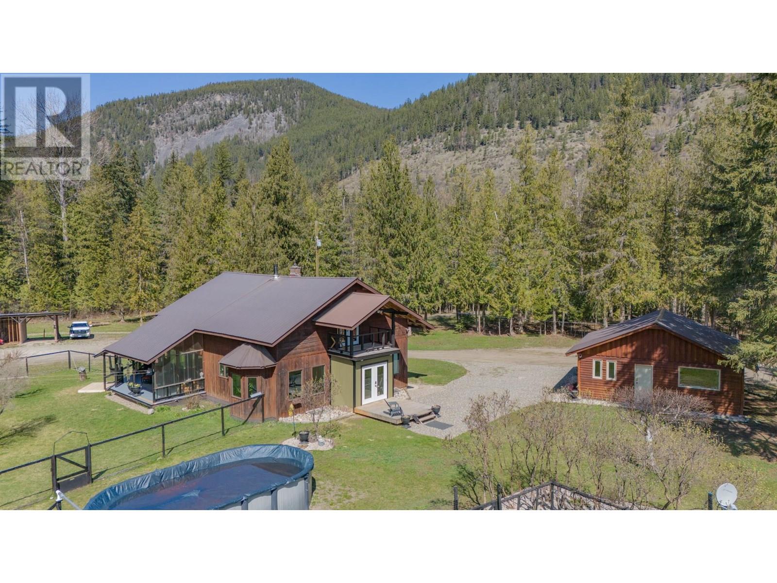 1416 Creighton Valley Road, Lumby, British Columbia V0E2G1 For Sale ...