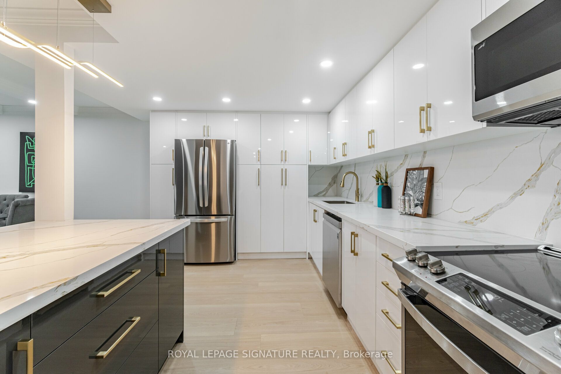 501 - 716 The West Mall, Etobicoke, Ontario M9C4X6 Sold History ...